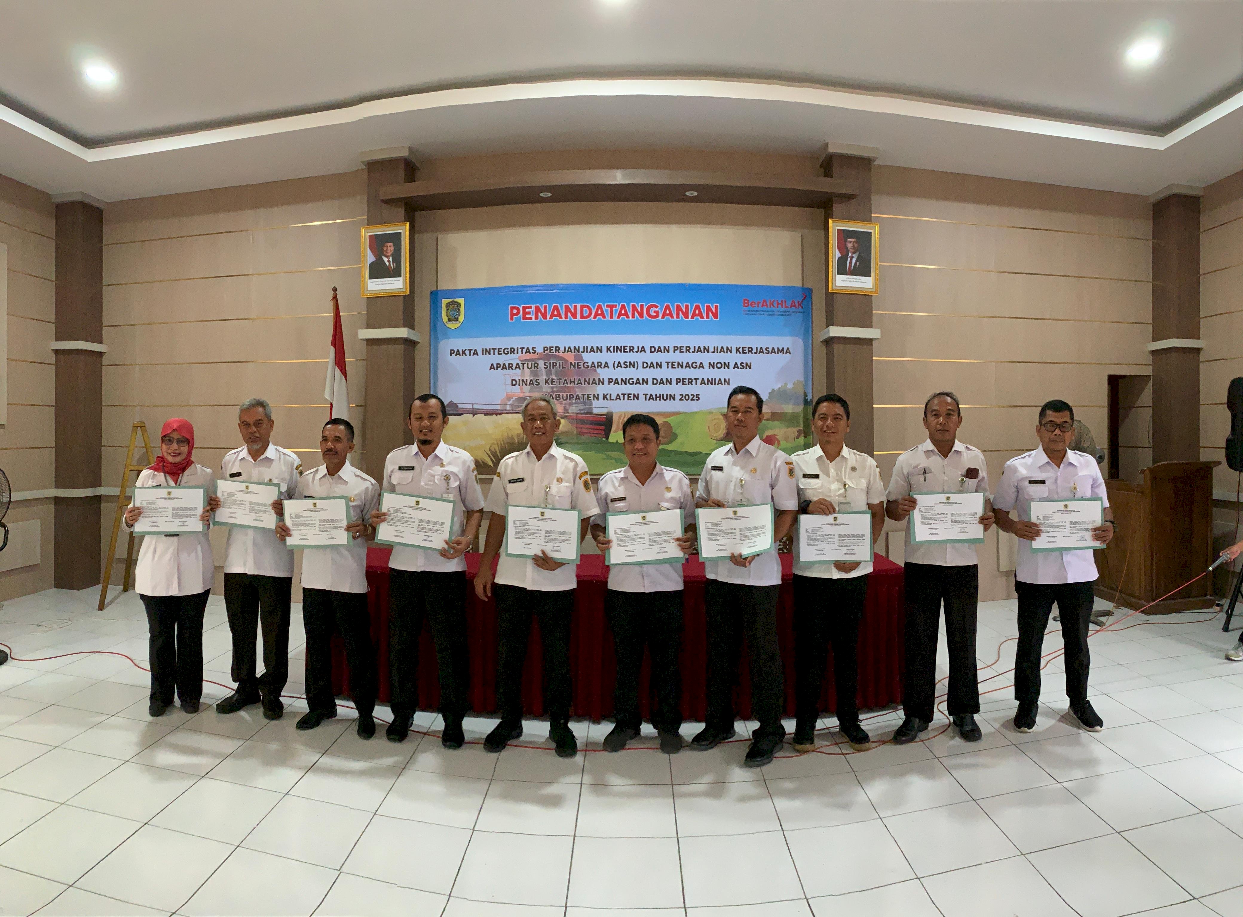 Penandatanganan Pakta Integritas DKPP tahun 2025 - Kabupaten Klaten